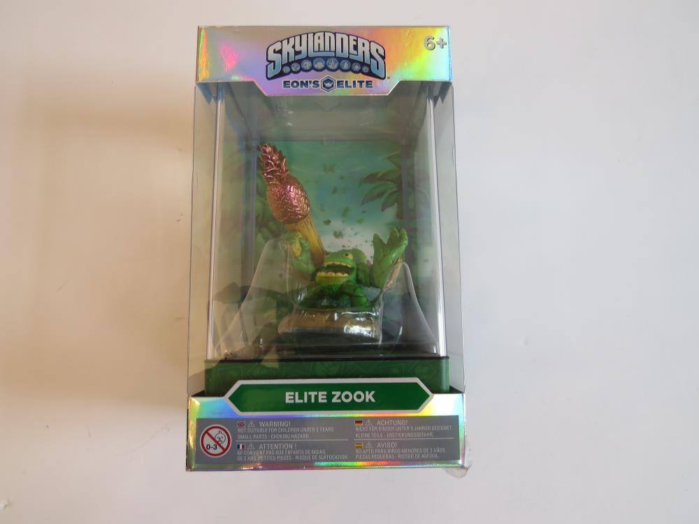 Skylanders Elite Zook variant Figure - looking at toys